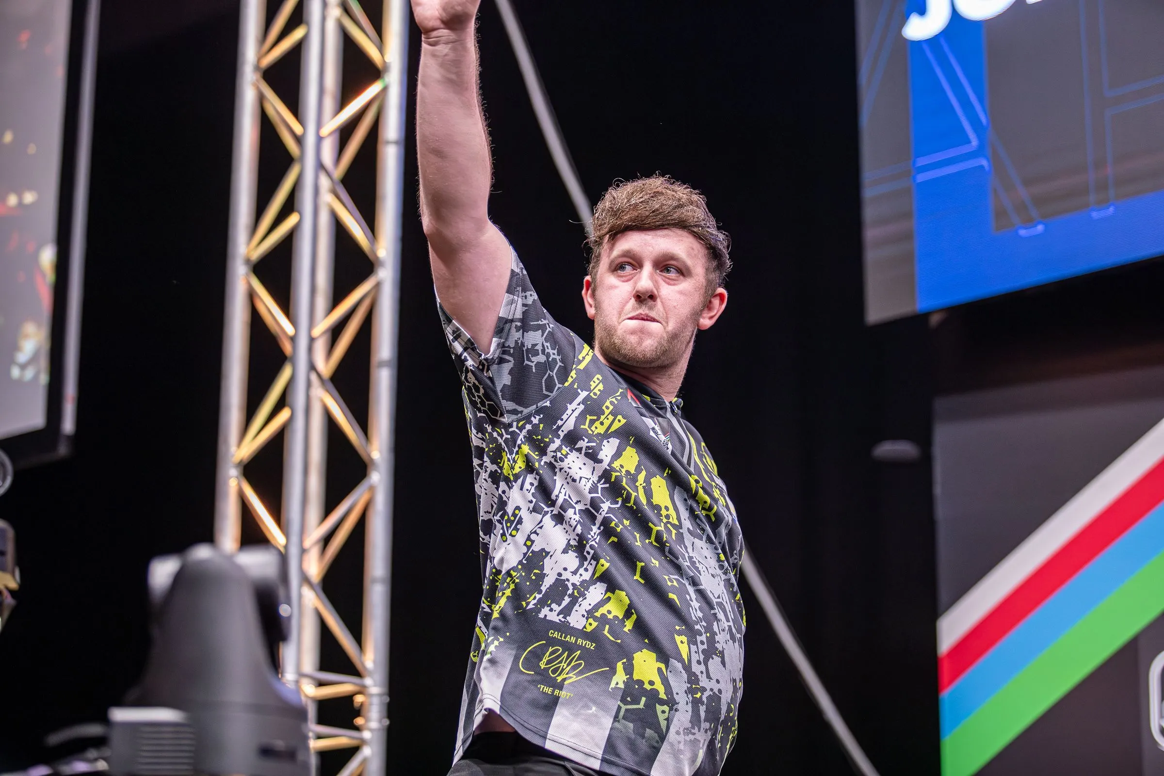 Callan Rydz punishes slow start for Van Veen at Swiss Darts Trophy