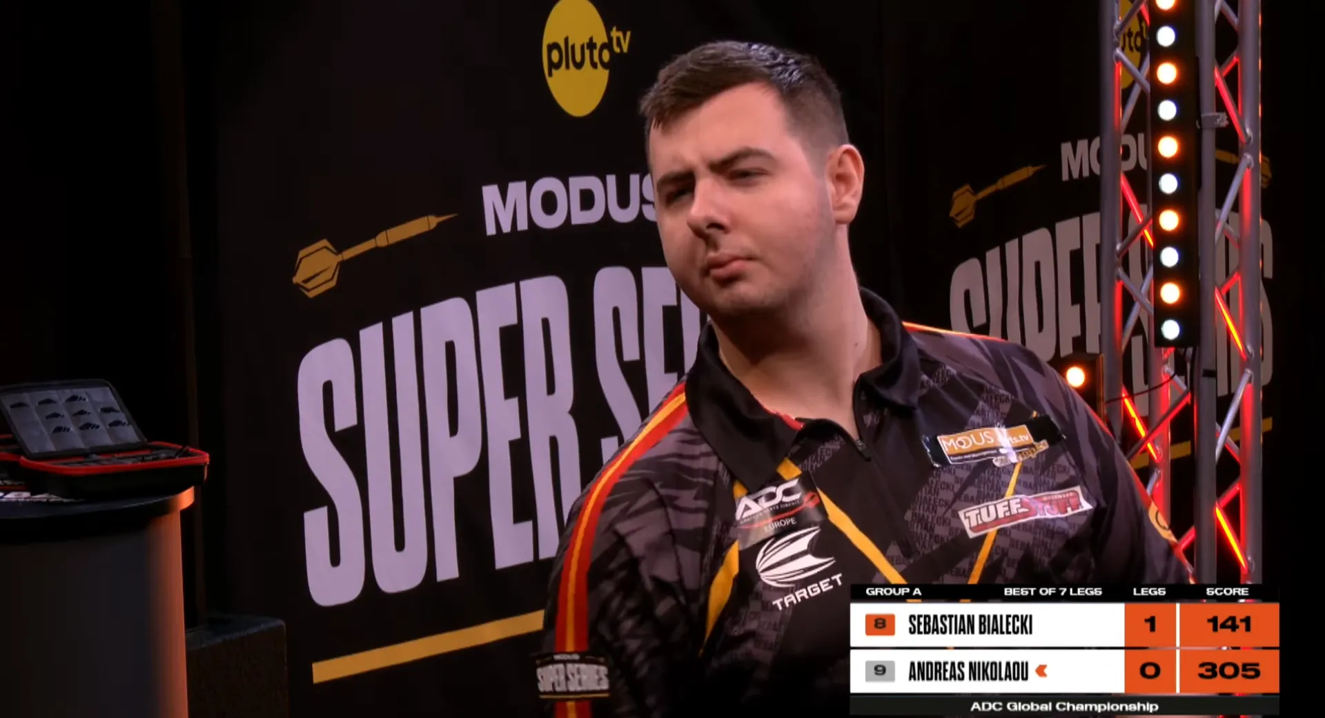 VIDEO | Sebastian Bialecki vergeet welke dubbel hij moet gooien bij ...