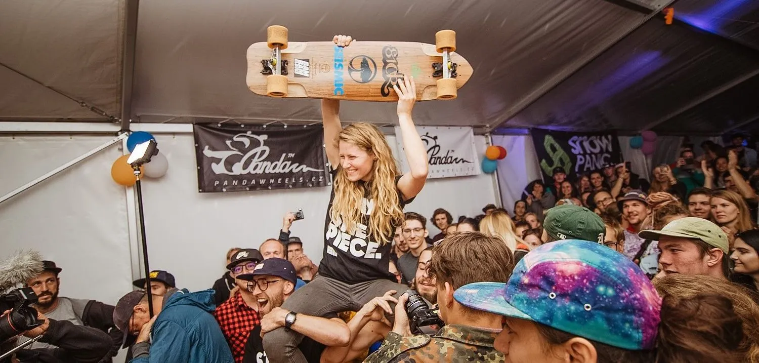 Q&A met downhill skateboard wereldkampioen Lisa Peters: 'Balans vinden ...