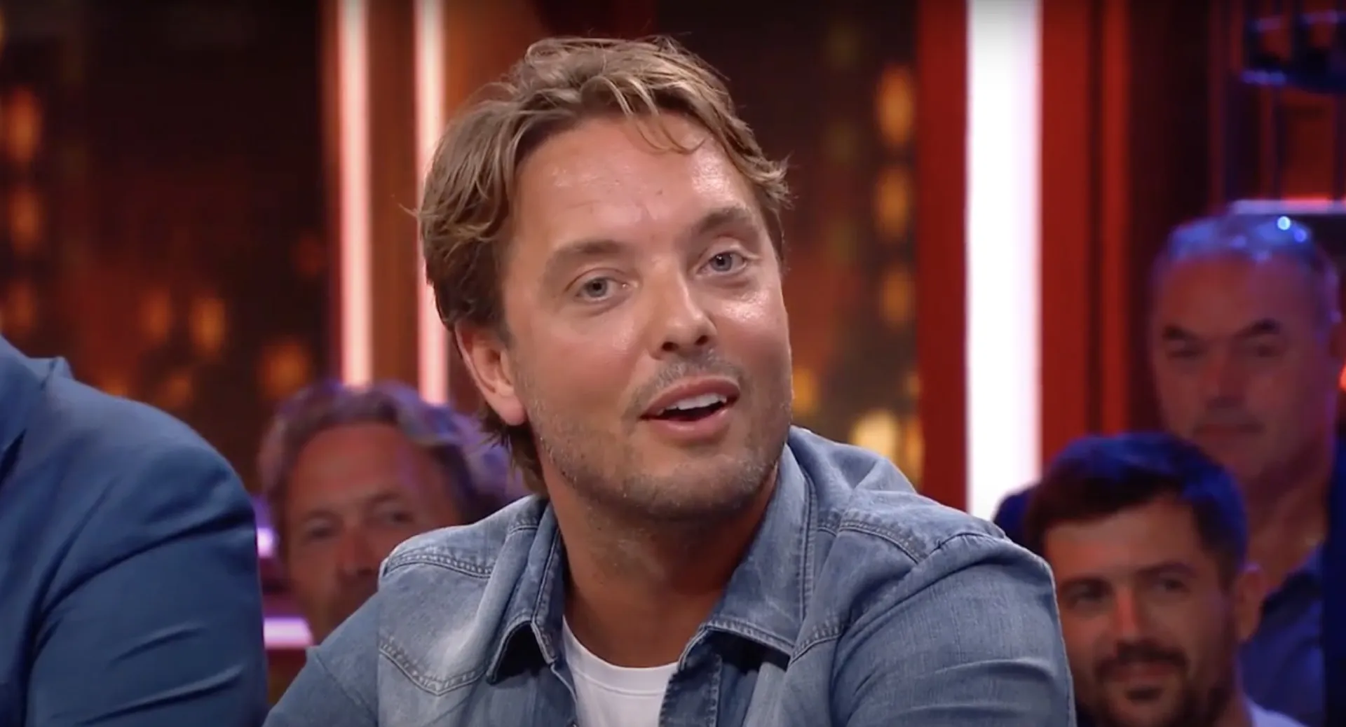 Bas Smit moet bizarre reactie op slecht nieuws Emma Heesters razendsnel ...