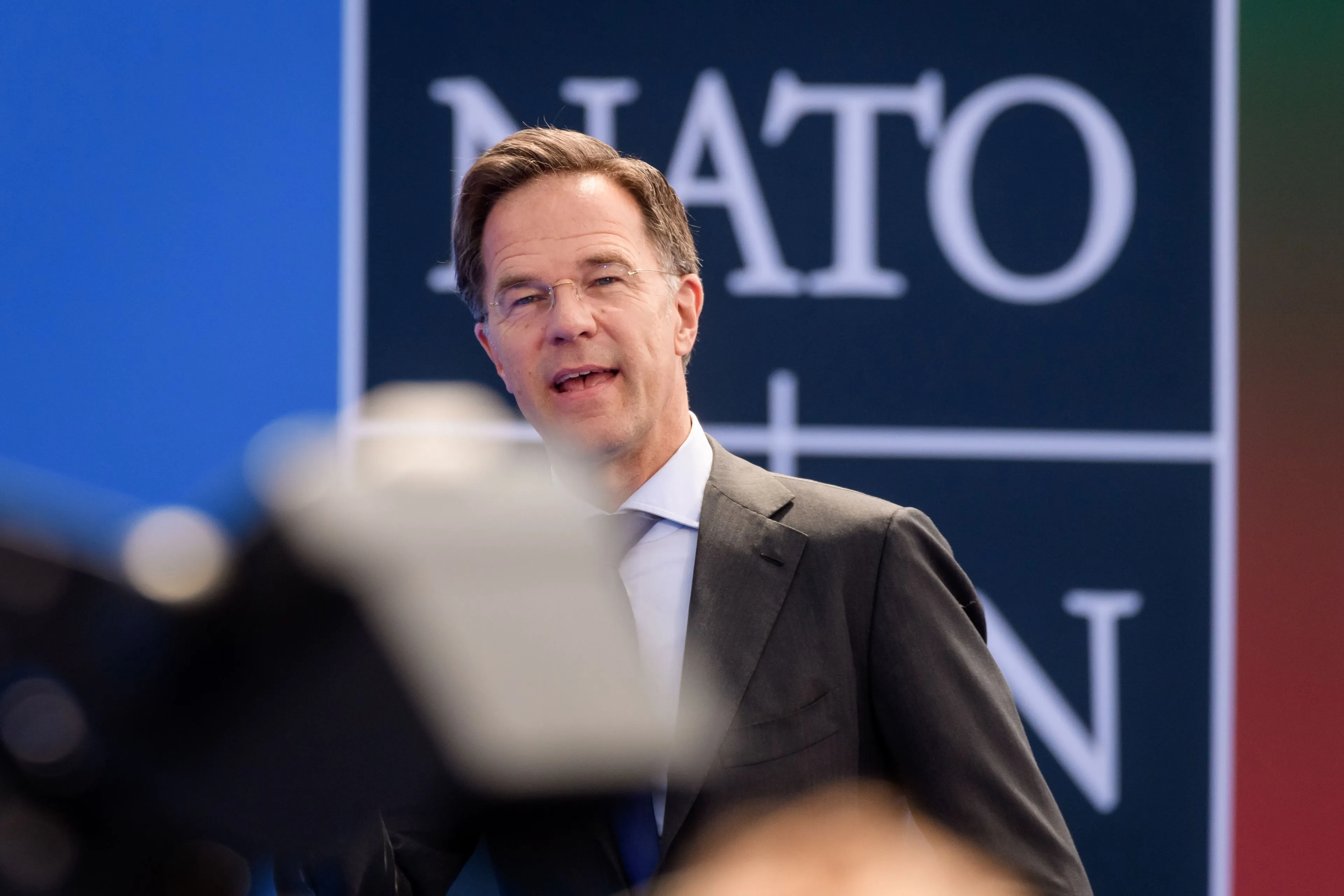 Kansloos! Mark Rutte gooit op VVD-congres PVV-asielminister Marjolein ...