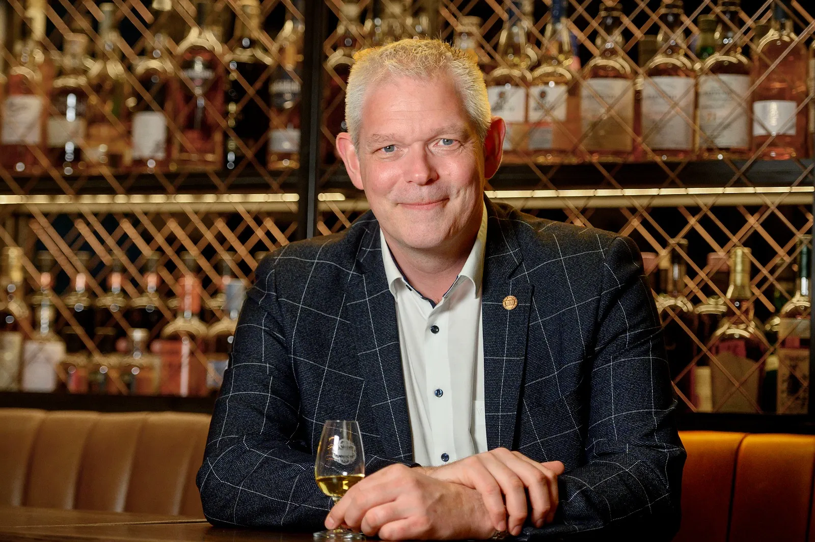 Bob Wenting gebruikt zijn whiskykast als grabbelton