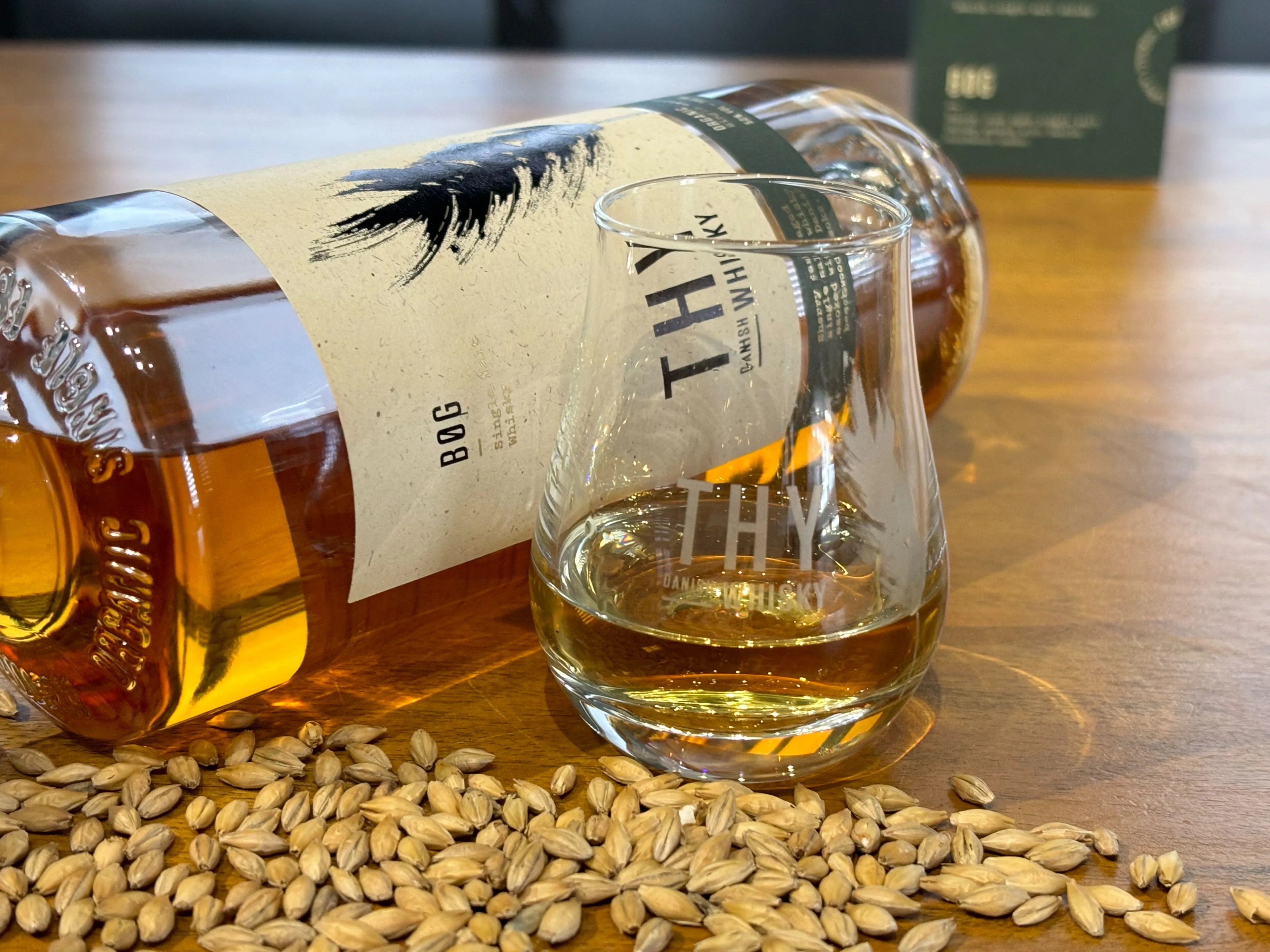 Thy Bøg single malt whisky Review: turf in de fles anders dan mensen ...