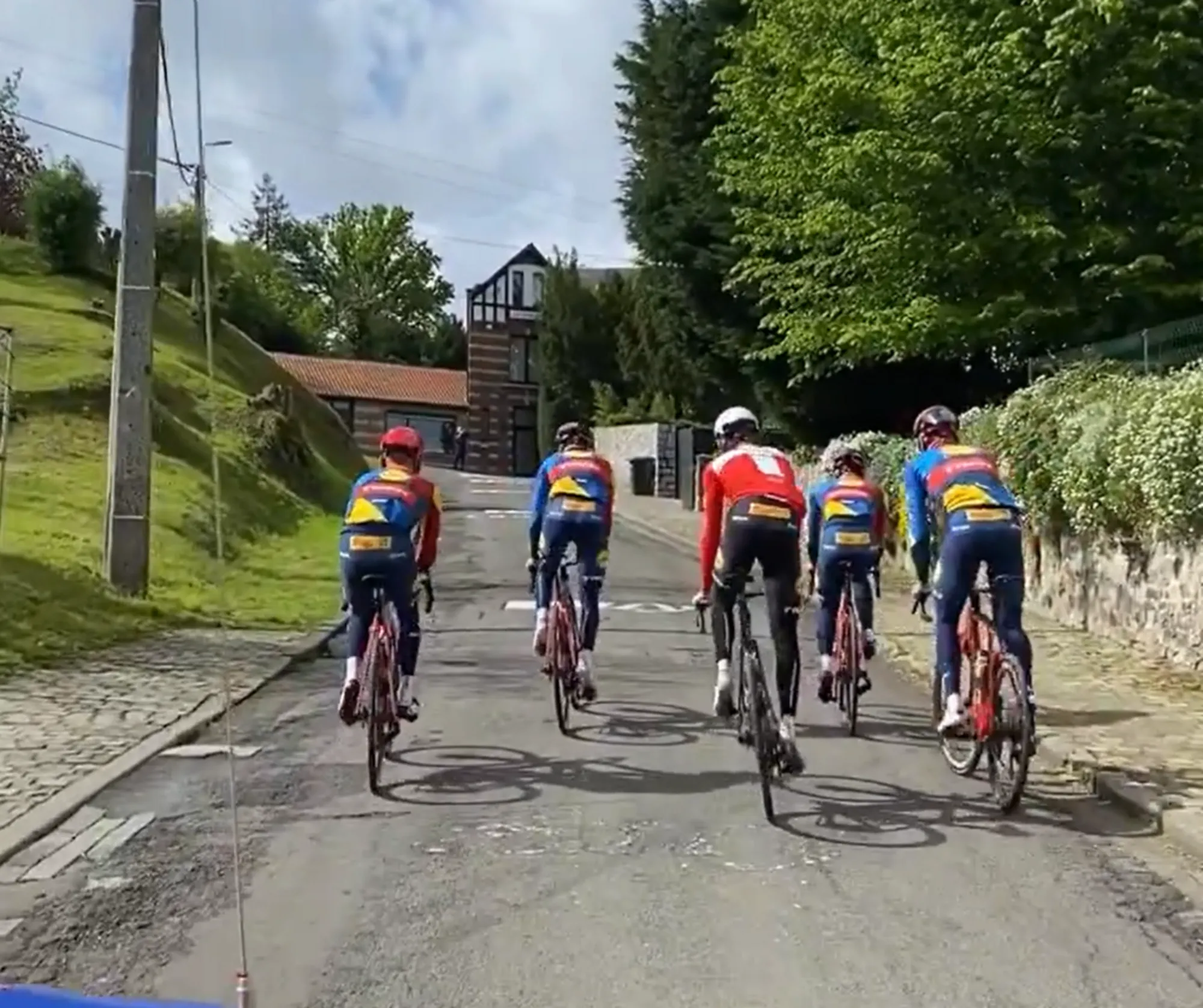 VIDEO: Lidl-Trek verkent de Muur van Hoei in aanloop naar La Flèche ...