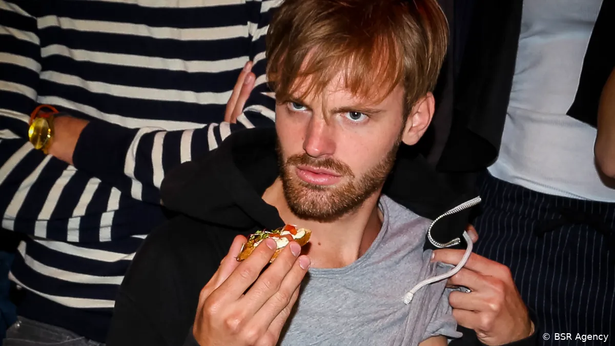 Tim Hofman is een pyromaan | LOESOE