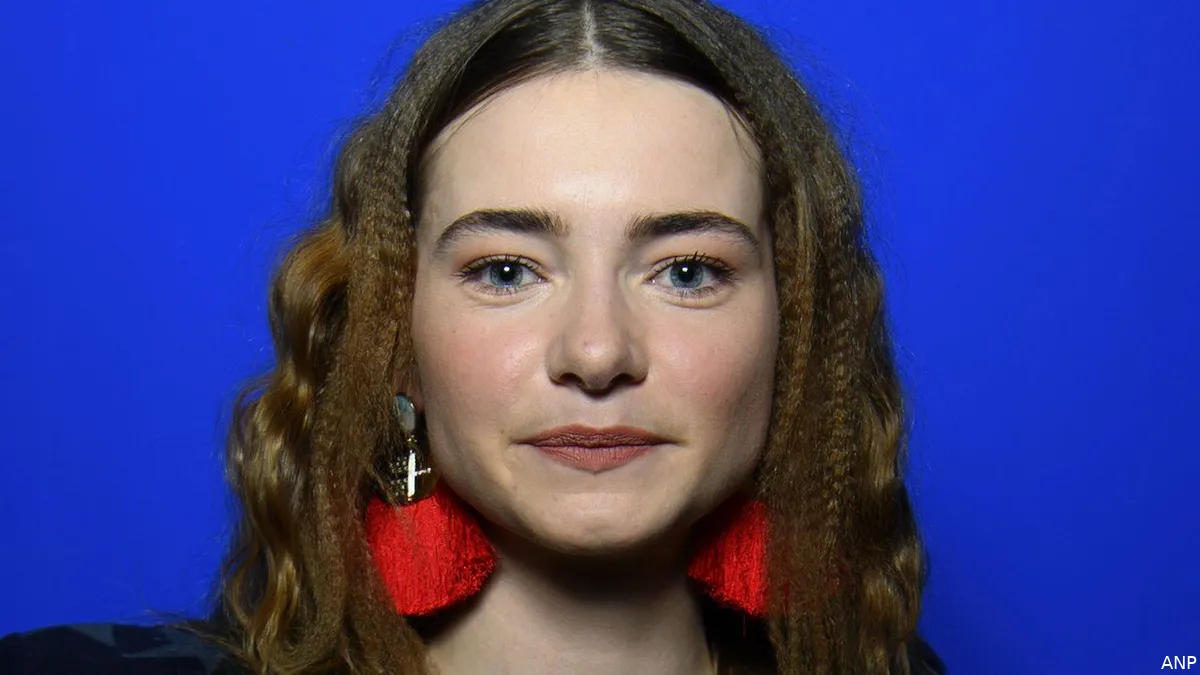 Emma Wortelboer duikt op Je Zal Het Maar Hebben | LOESOE