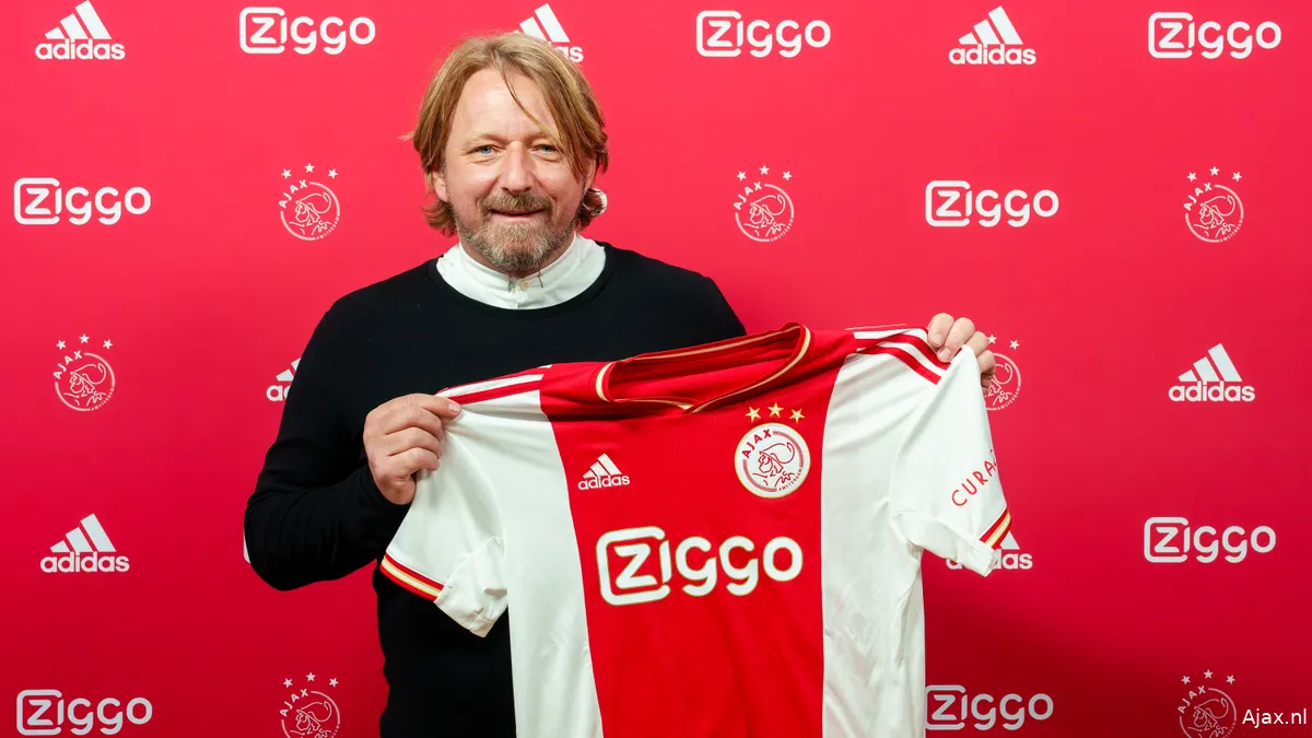 Mislintat kent geen haast: 'Loopt vrijwel geen speler uit zijn contract'