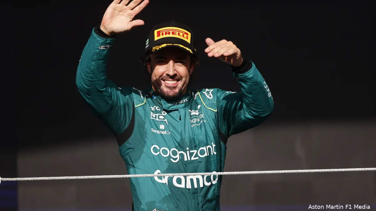 Fernando Alonso legt uit hoe hij Sergio Pérez het bos in stuurde: 'Dat deed ik met opzet' | GP33