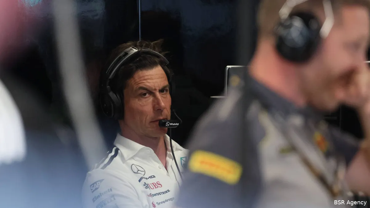 Flinke gevolgen voor Mercedes na flirt met Max Verstappen | GP33