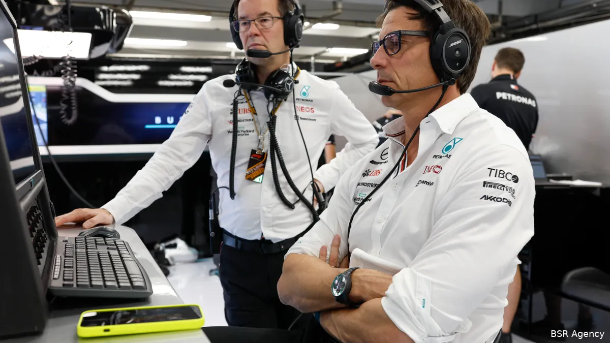 Mercedes raakt 'super intelligente' topman kwijt volgens Lewis Hamilton ...