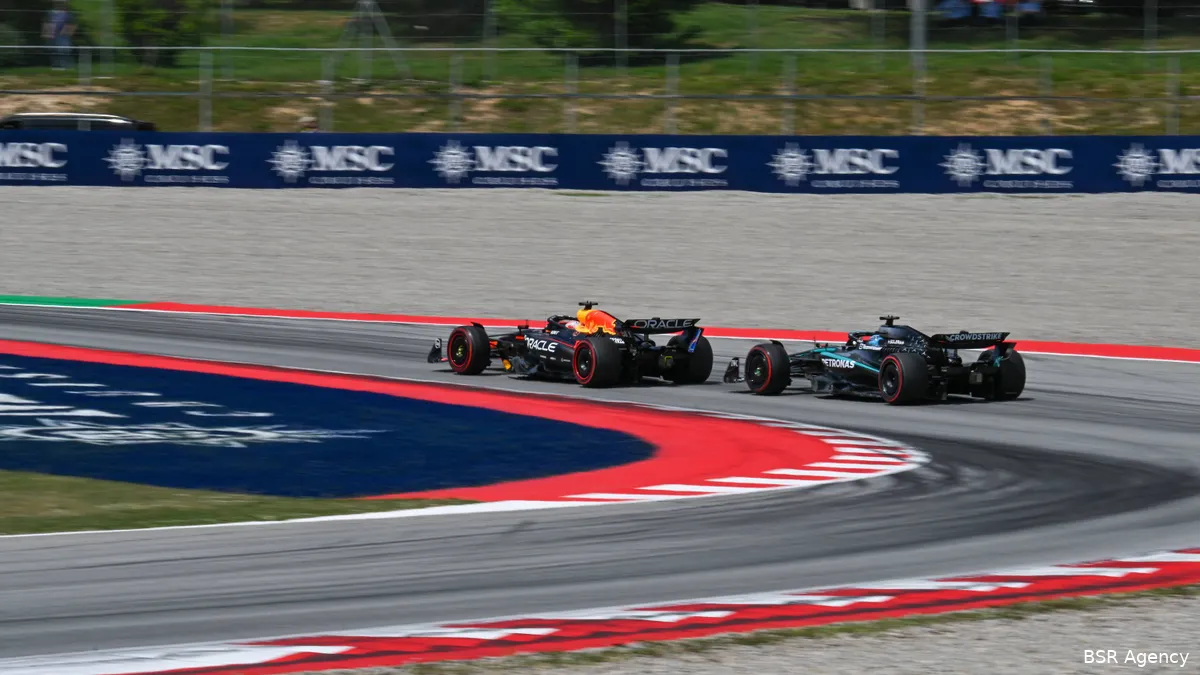 Opvallend: Max Verstappen krijgt compliment van Sky Sports-commentator na crash met George ...