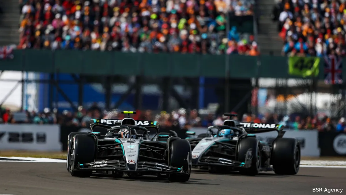 Mercedes-rijder hoort besluit over toekomst na nieuws over Max Verstappen | GP33