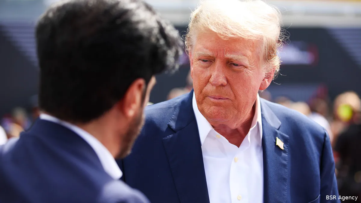 Donald Trump misdraagt zich bij Ford-fabriek vlak voor onthulling van ...