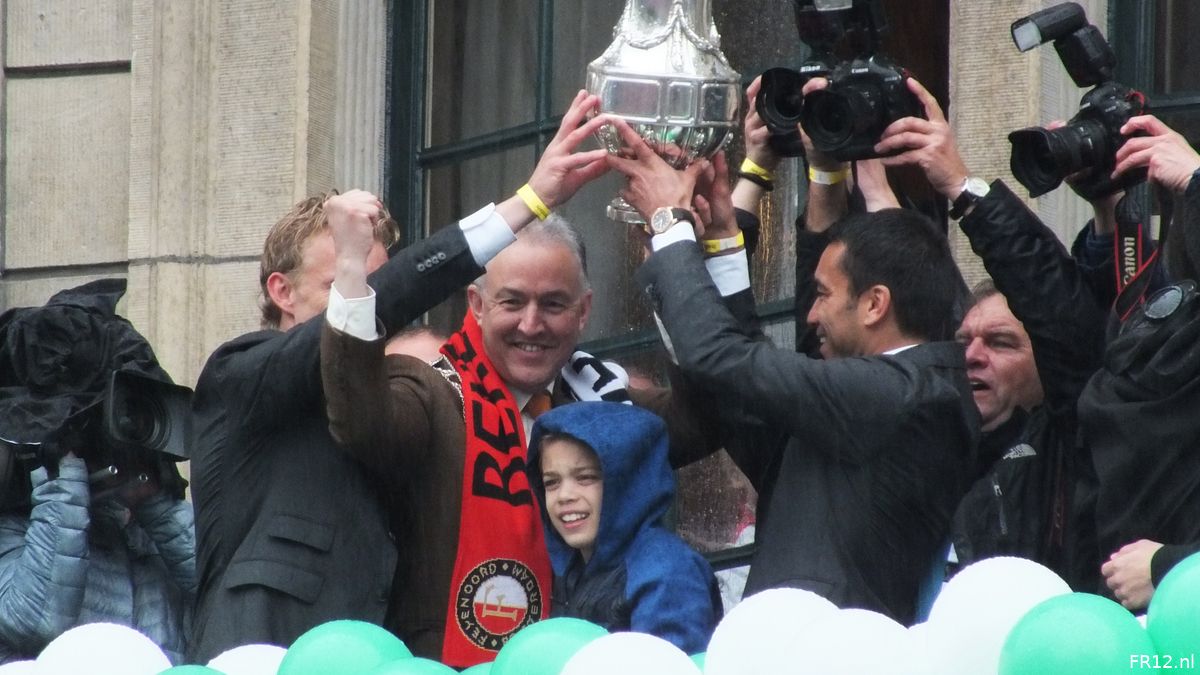 Huldiging Feyenoord wordt bij rellen alsnog afgeblazen | FR12.nl