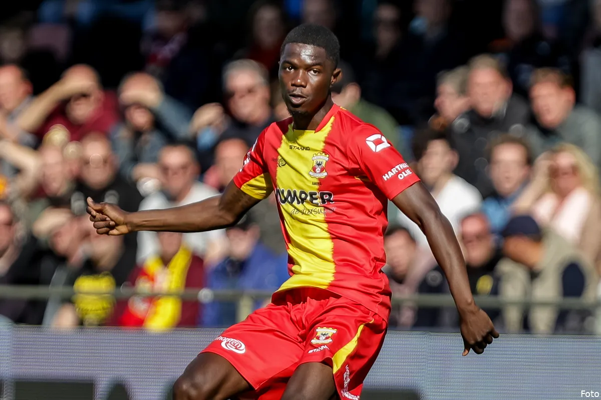 Transferproat: 24-jarige verdediger Amofa op de radar van FC Twente ...