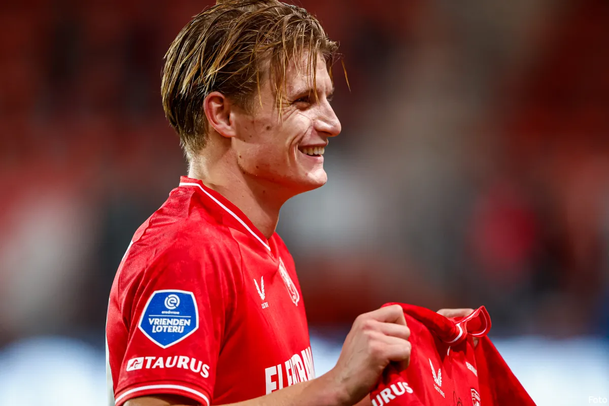 Steijn ontvangt complimenten én een plek in het Elftal van de Week ...