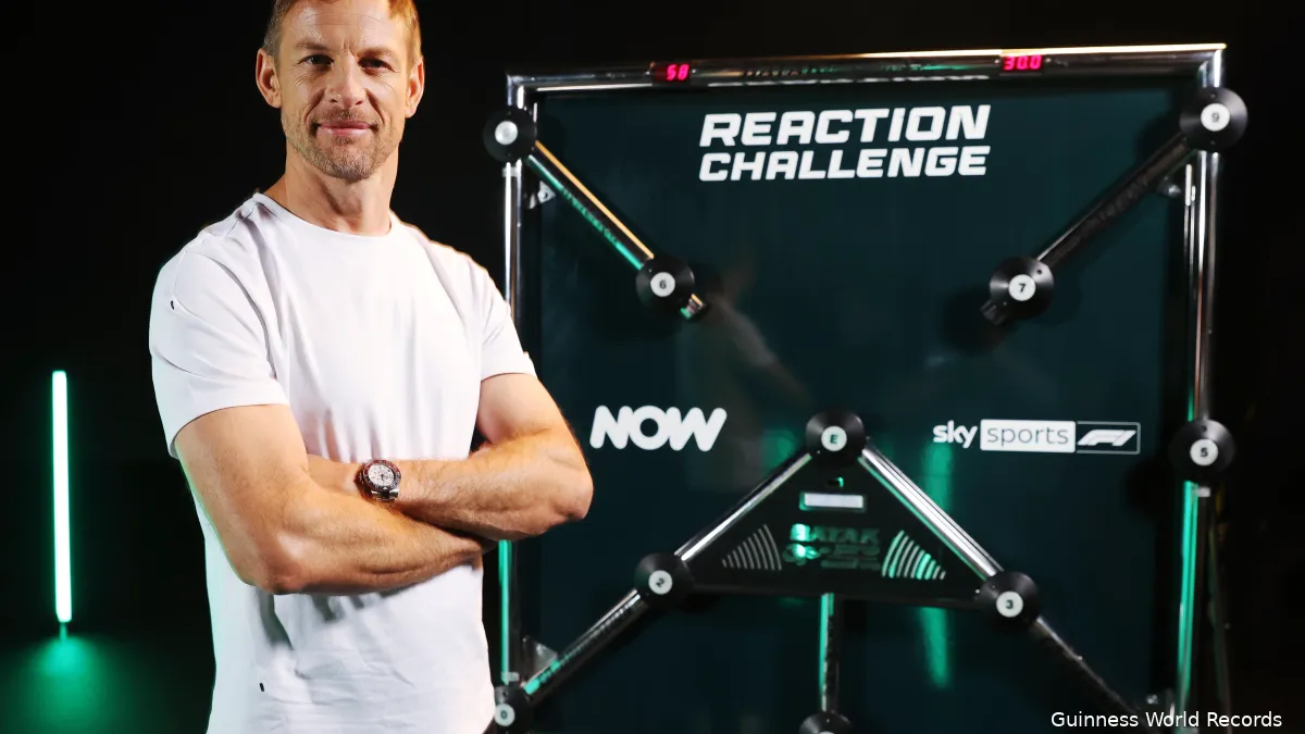 43-jarige Button nog steeds 'snelste man op aarde' - nieuw Guinness ...