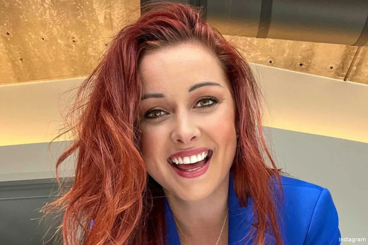 Lotte Vanwezemael gaat uit de kleren en showt volle boezem in pikante lingerie: "Wat een bom ...