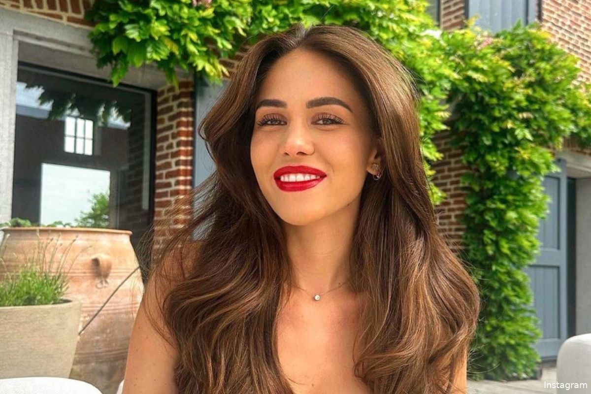 "Wow, dat lichaam!": Sarah Puttemans laat vol in haar boezem kijken op ...