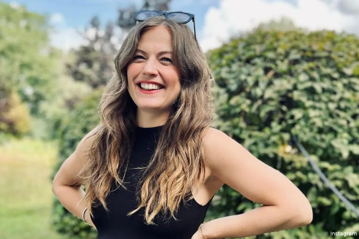 Om van te smelten: hoogzwangere Frances Lefebure deelt magnifiek kiekje ...