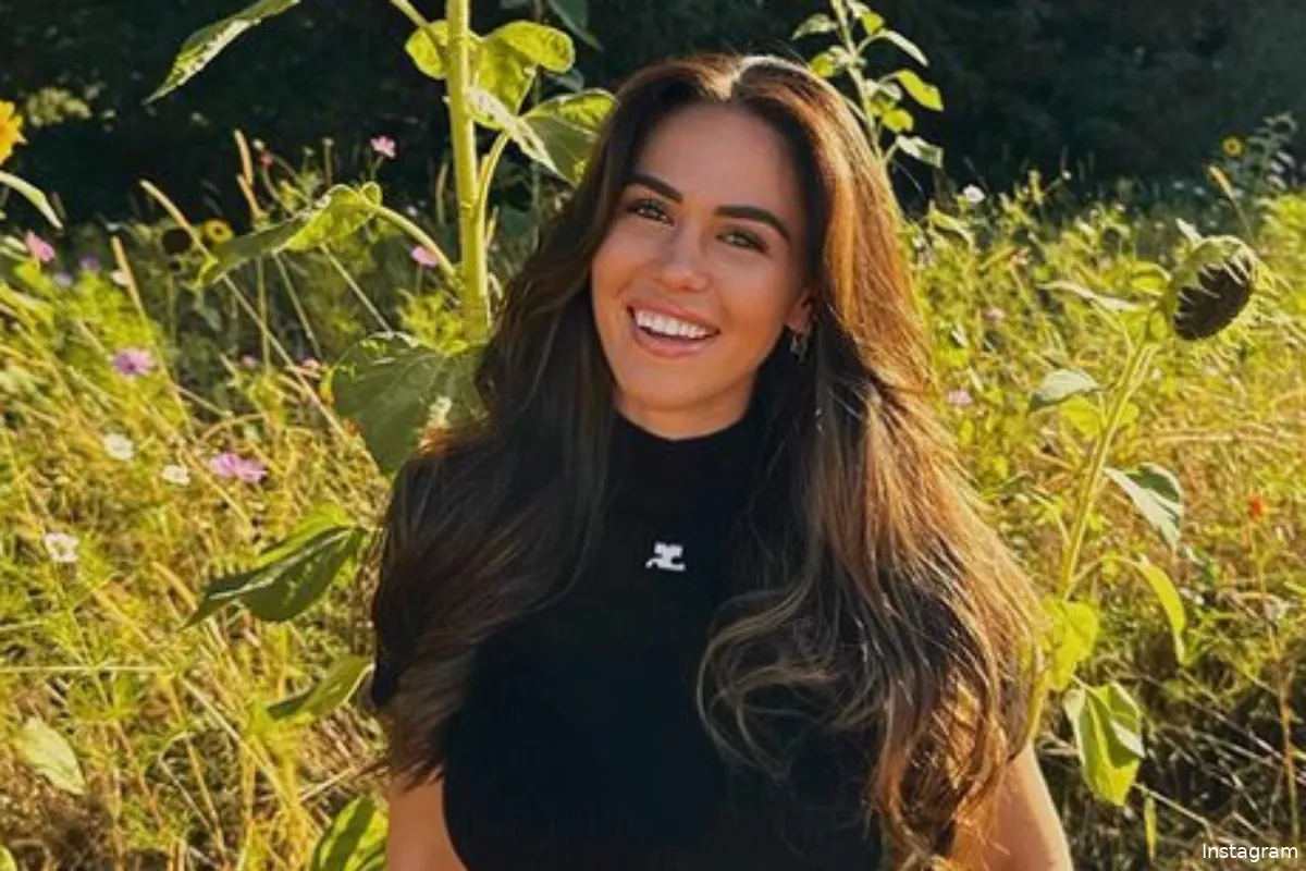 Sarah Puttemans laat wel heel diep in haar decolleté kijken: Viktor ...