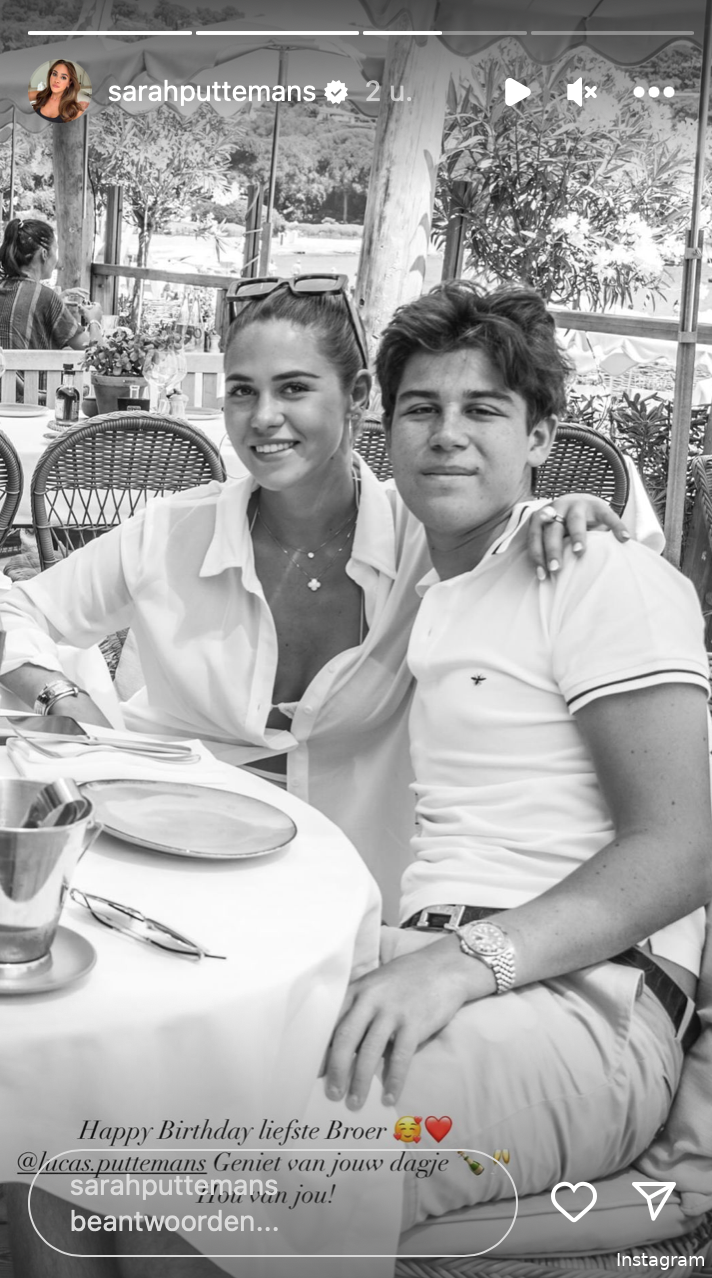 Sarah Puttemans stelt voor het eerst haar broer Lucas voor, die ...