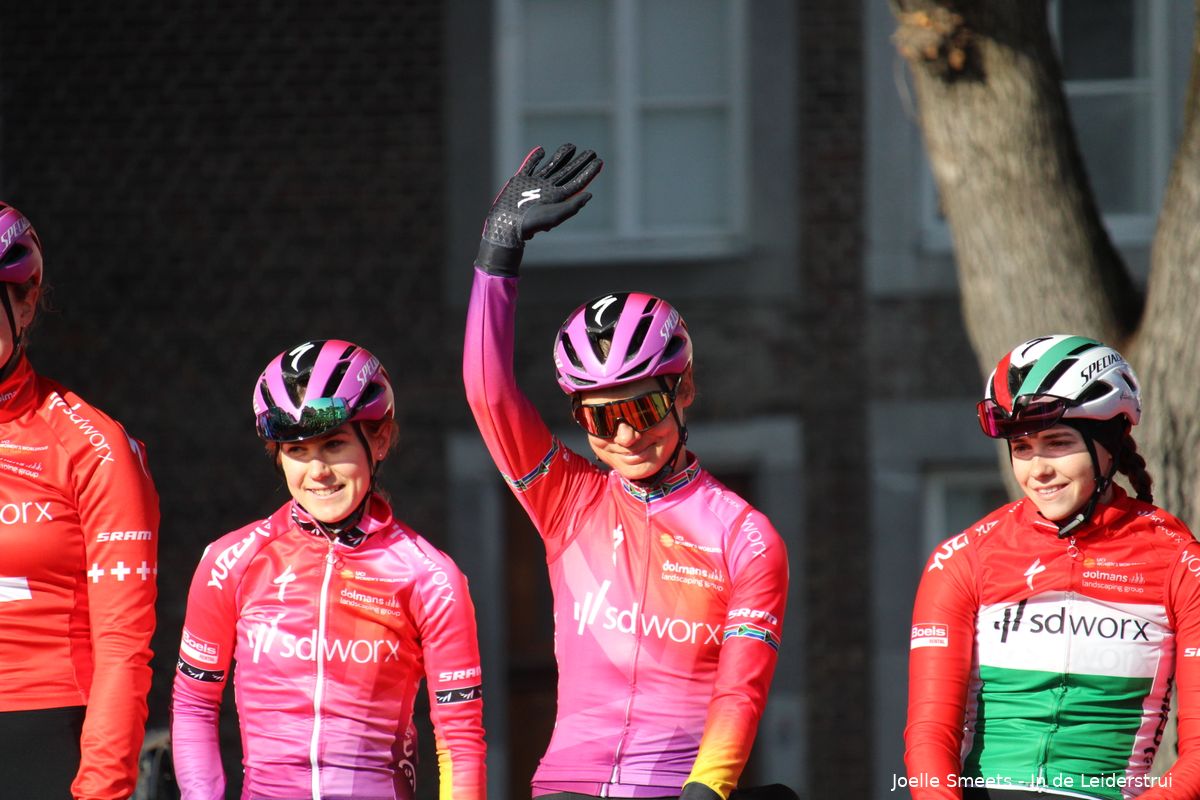 Moolman-Pasio liet zien dat Van Vleuten te verslaan was: 'Hele peloton ...