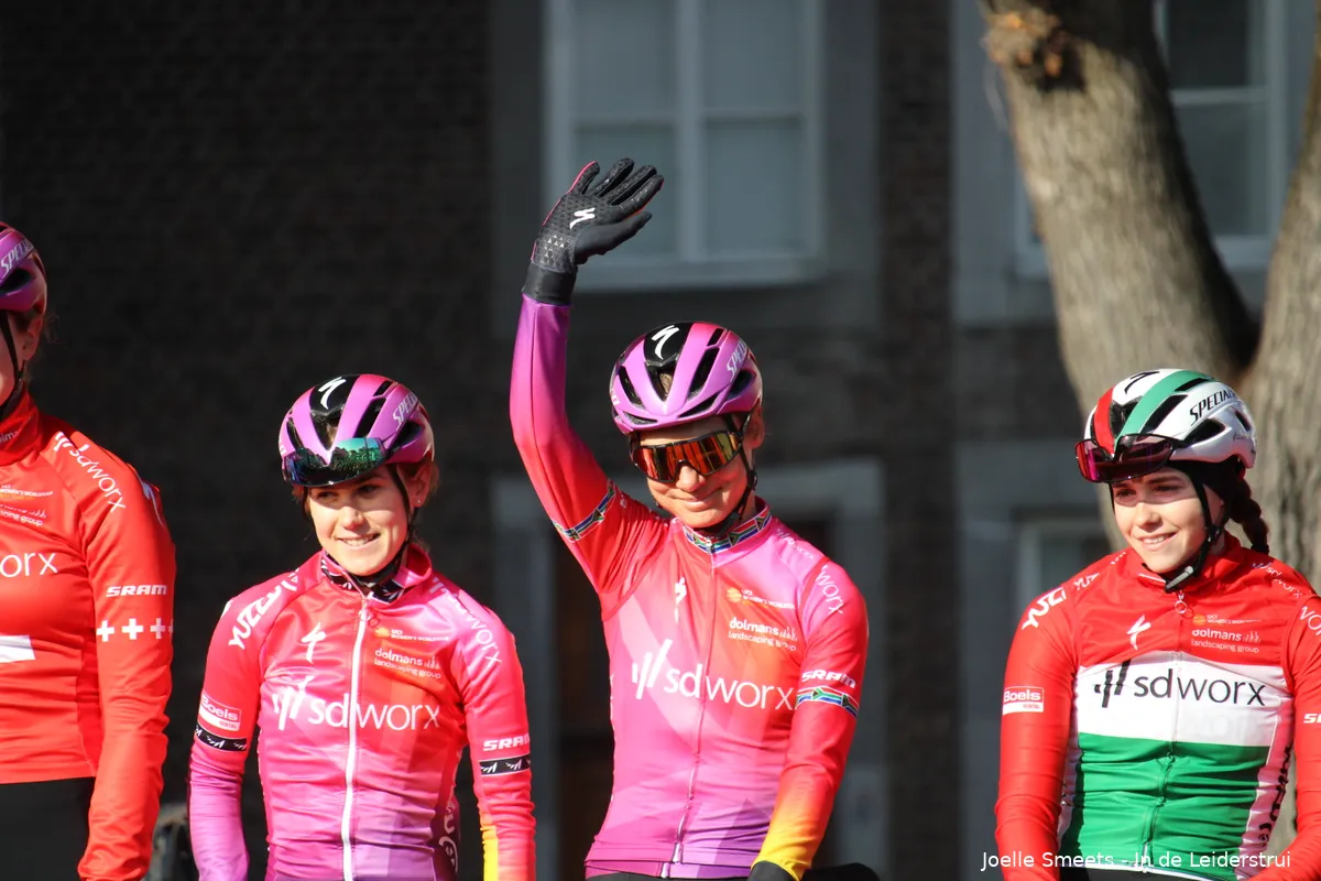 Moolman-Pasio liet zien dat Van Vleuten te verslaan was: 'Hele peloton ...