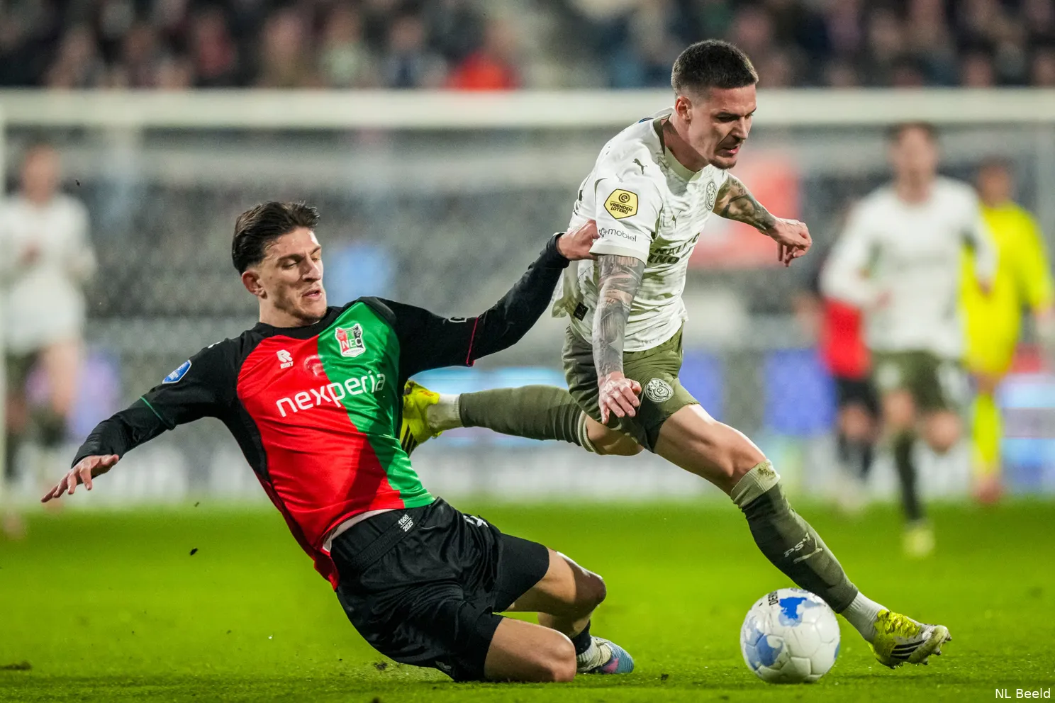 Geruchtenmolen: 'Ajax kent Spaanse concurrentie in strijd om Ceballos'