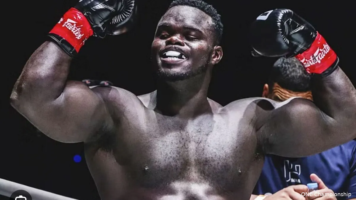 Vechtreus Reug Reug eist gevecht met Ngannou - Afrikaanse titanenstrijd ...