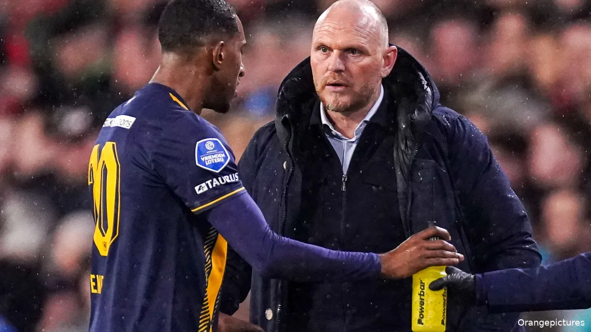 Oosting heeft niets aan complimenten: "Hadden niet meer mogen verliezen ...