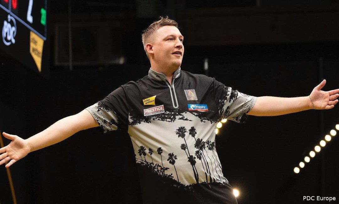 Dobey on darting elite complaining about PDC calendar: "I get why the ...