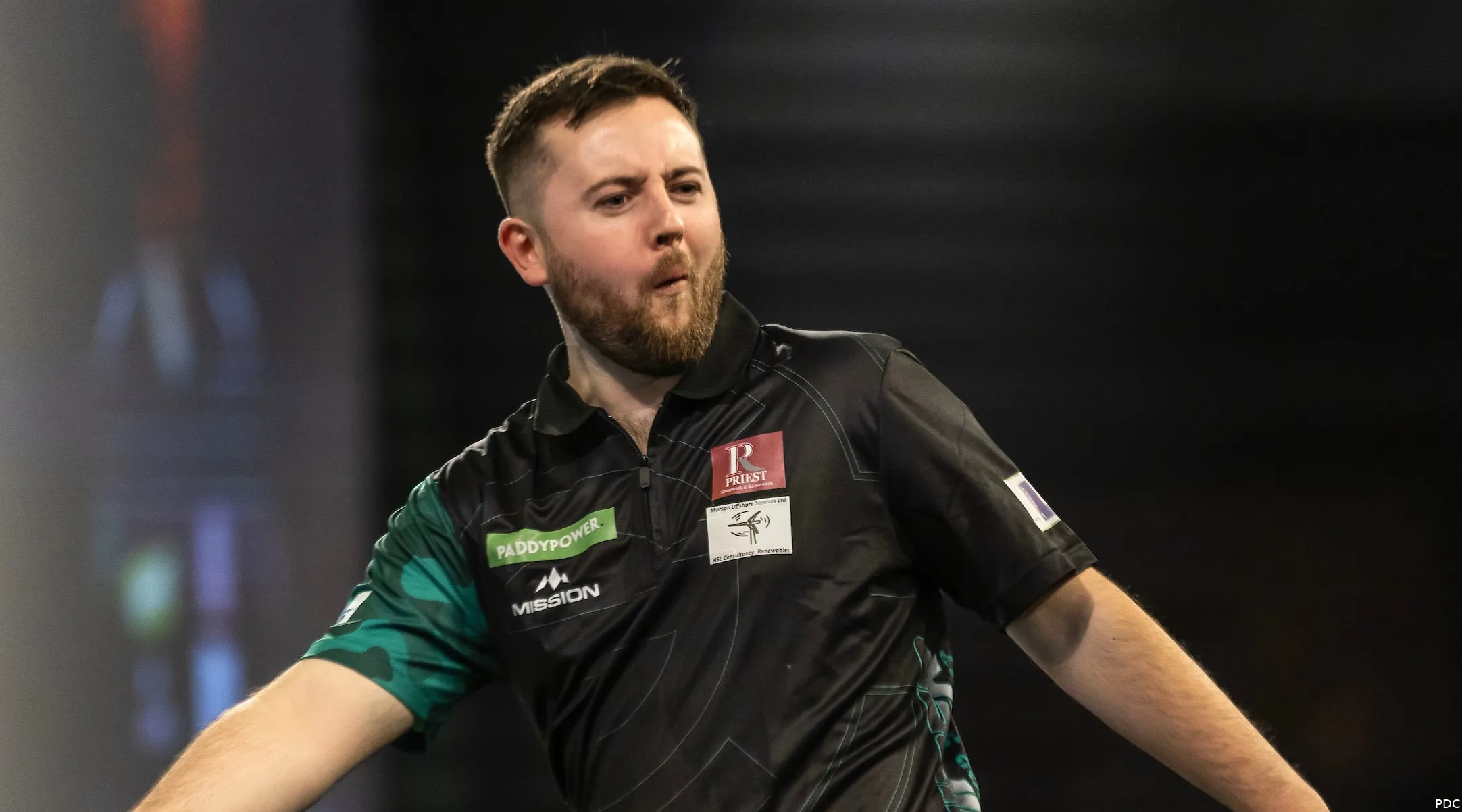 Connor Scutt imponeert met 100+ gemiddelde in eerste ronde van het WK Darts