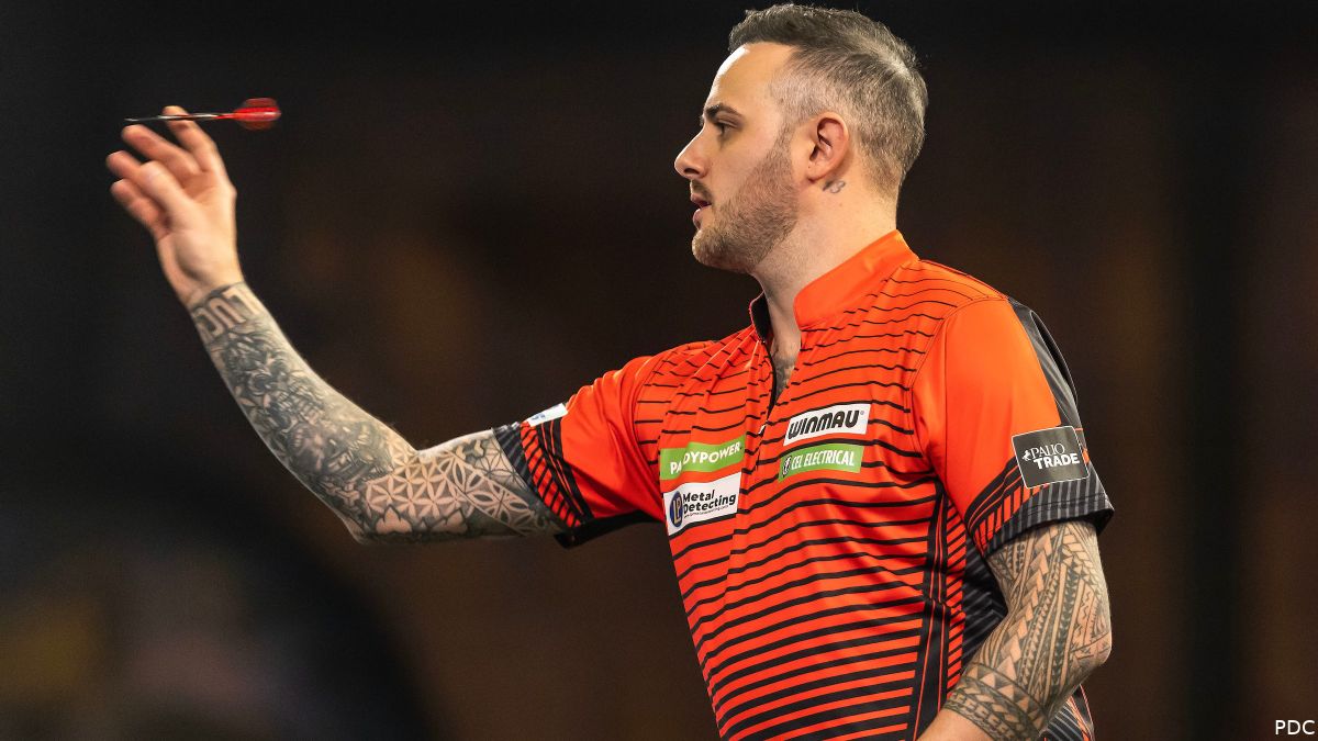 Joe Cullen punishes Ryan Searle misses to advance at World Darts ...