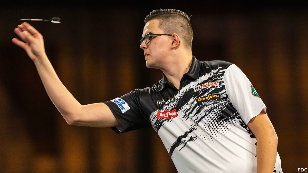 Gian van Veen receives award for 'Newcomer of the Year' | Dartsnews.com
