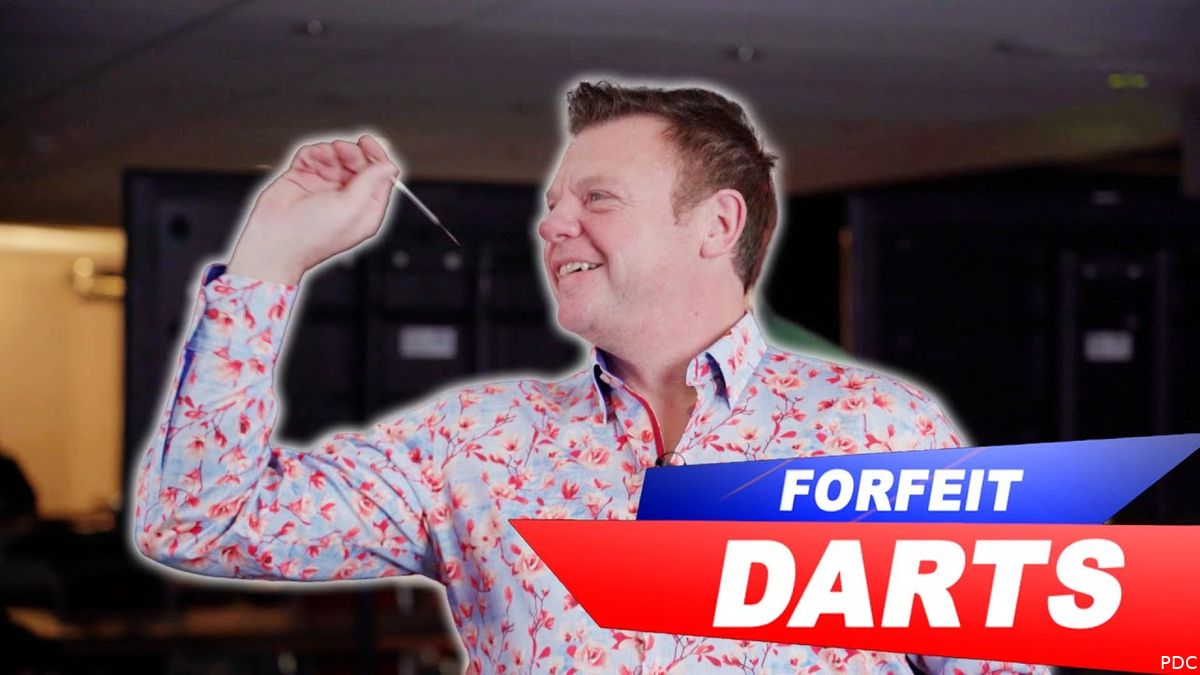 VIDEO: Mason en Warriner nemen het tegen elkaar op in potje Forfeit ...