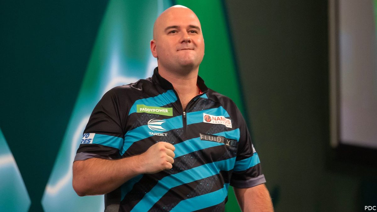 Rob Cross voor het eerst in zes jaar weer kwartfinalist op het WK Darts ...