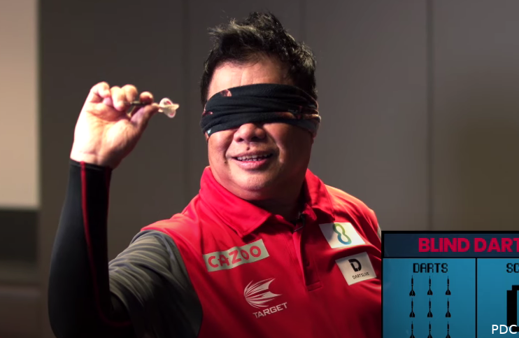 VIDEO: Paul Lim takes part in Blind Darts challenge | Dartsnews.com