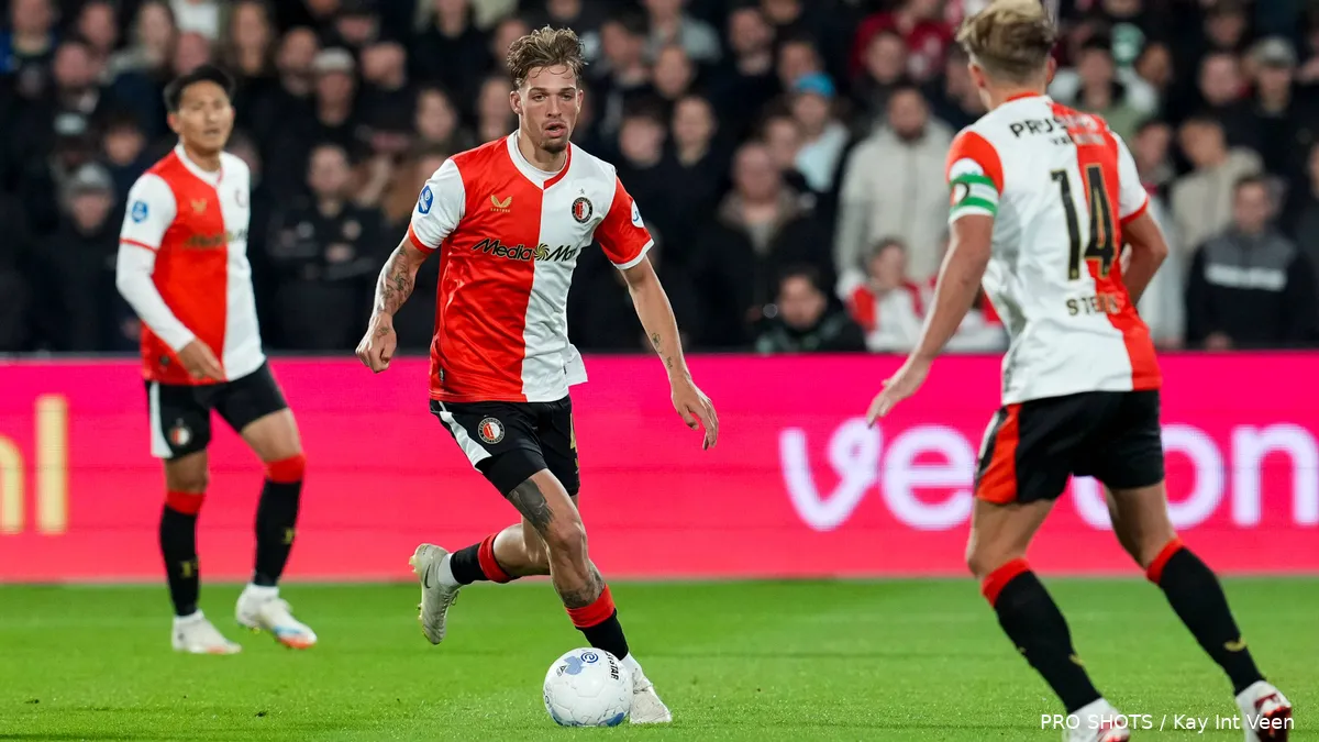 Van Persie grapt over rol Valente: "Dan ga ik met twaalf man spelen ...