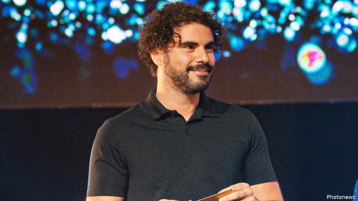 Riadh Bahri stelt zijn nieuwe look voor: "Het is gebeurd ...