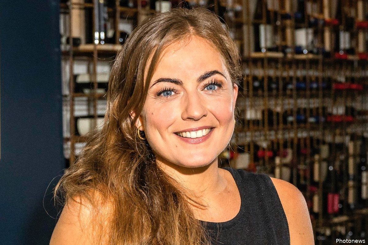 "Wat een transformatie!": Frances Lefebure verbluft volgers met ...