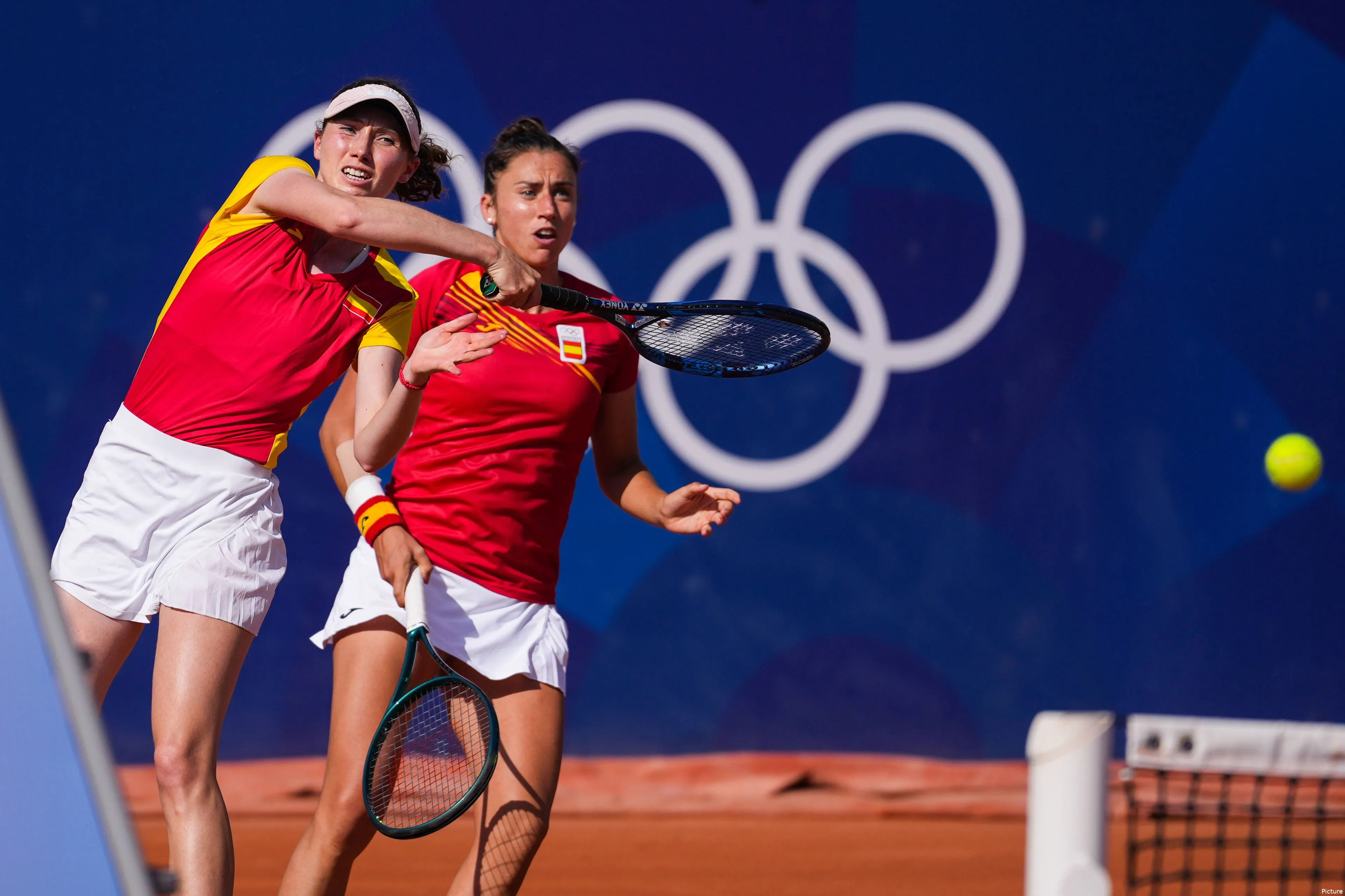 ¡Sara Sorribes y Cristina Bucsa le dan a España el bronce olímpico tras ...