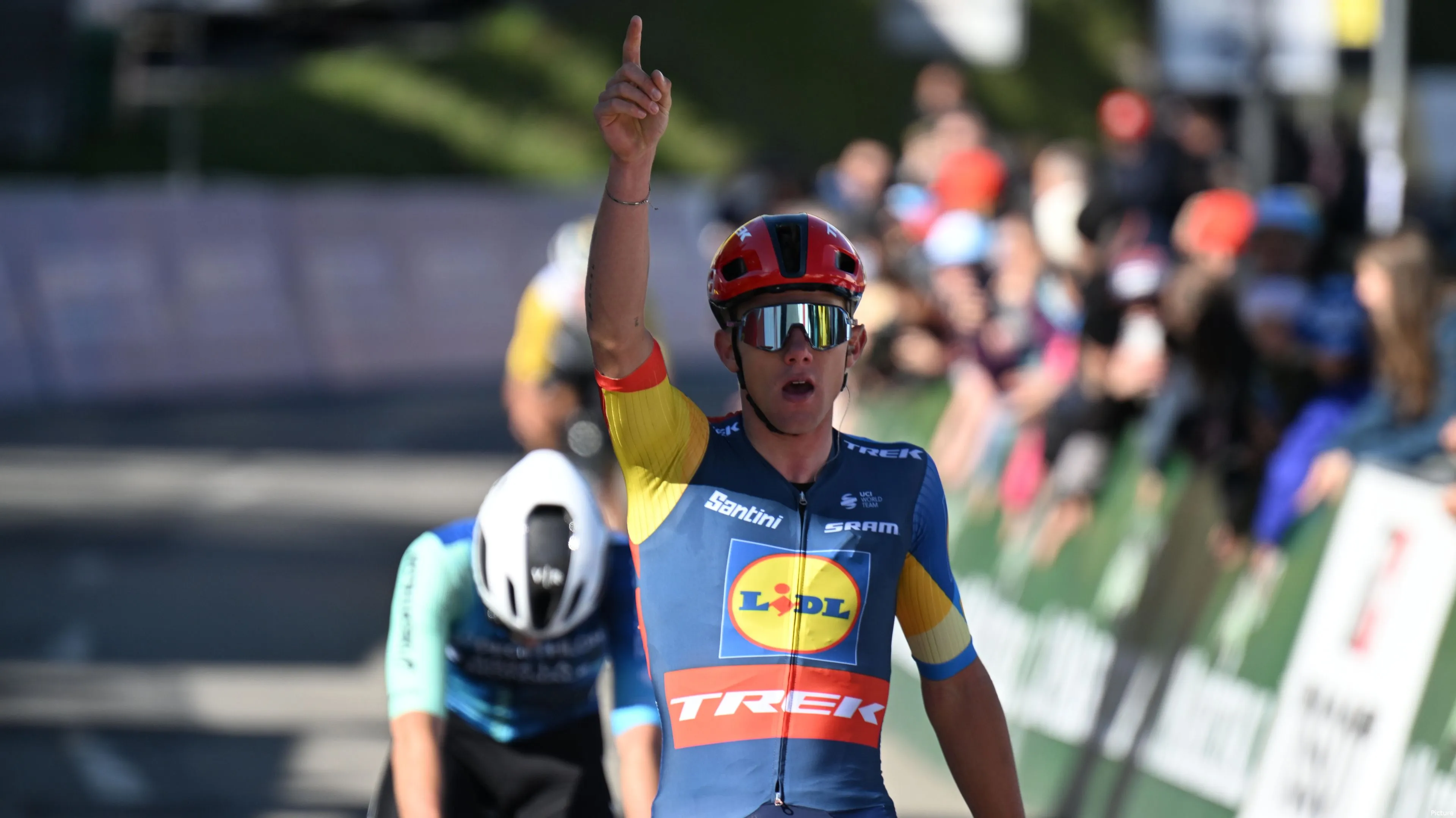 Terrific Thibau Nys stars again with summit victory on Queen Stage of ...