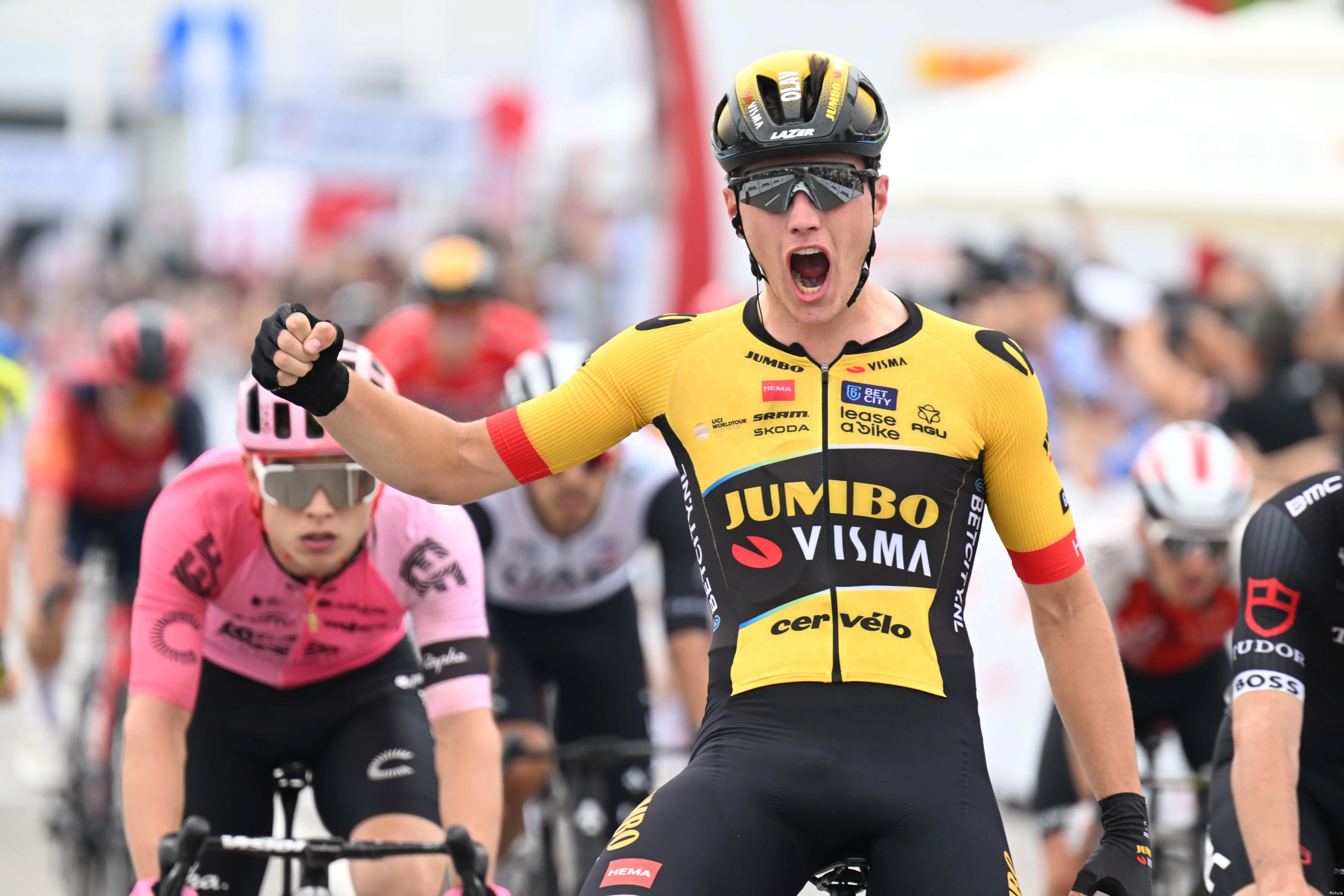 UAE Tour 2024: Olav Kooij beendet auf der 5. Etappe die Sprintdominanz ...