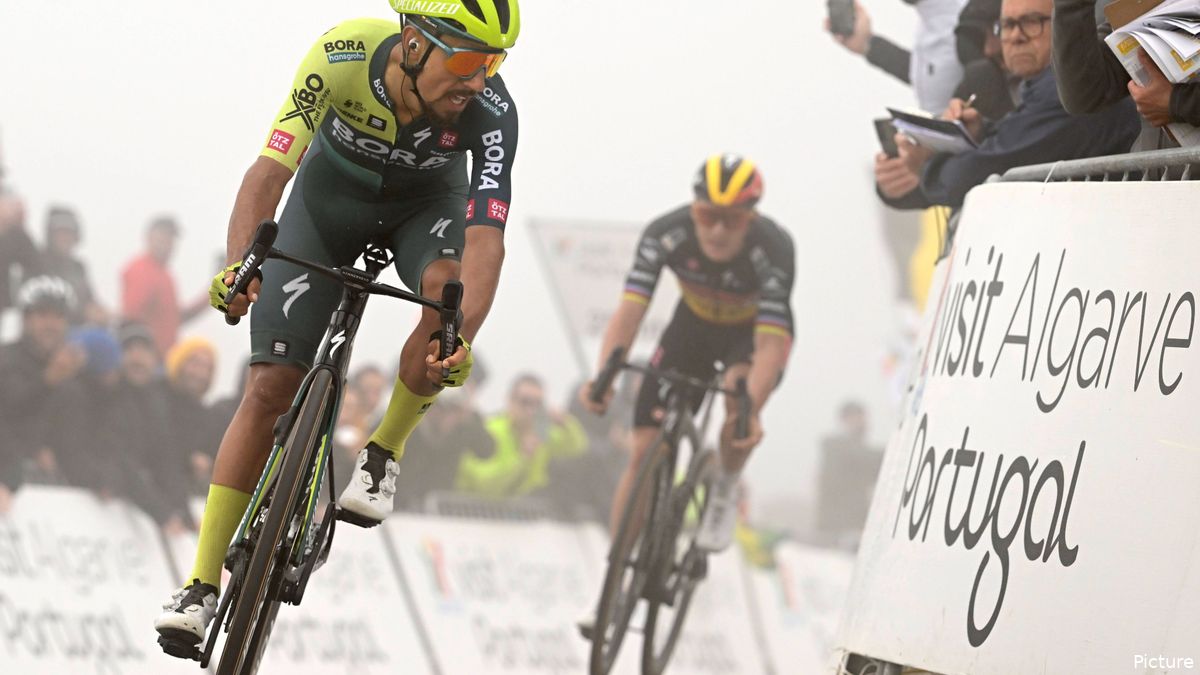 Daniel Martínez outsprints Remco Evenepoel to win atop Alto da Fóia at ...