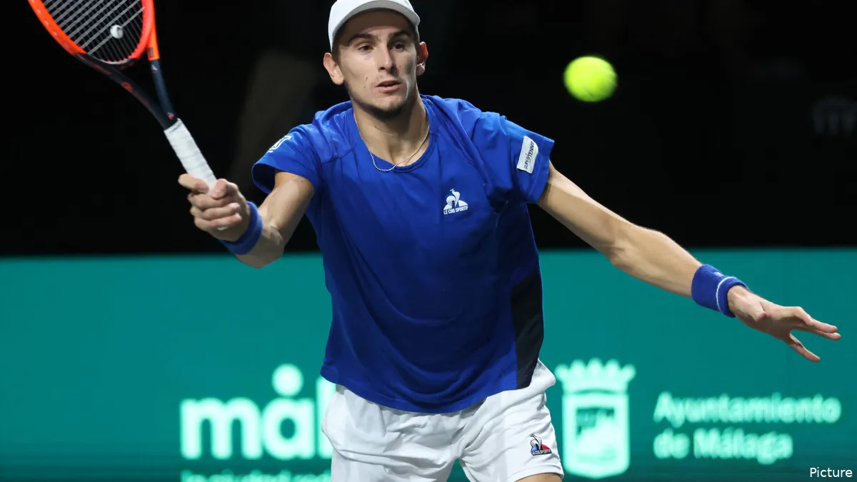 (VIDEO) O efeito Taça Davis: Matteo Arnaldi chora nos braços da ...