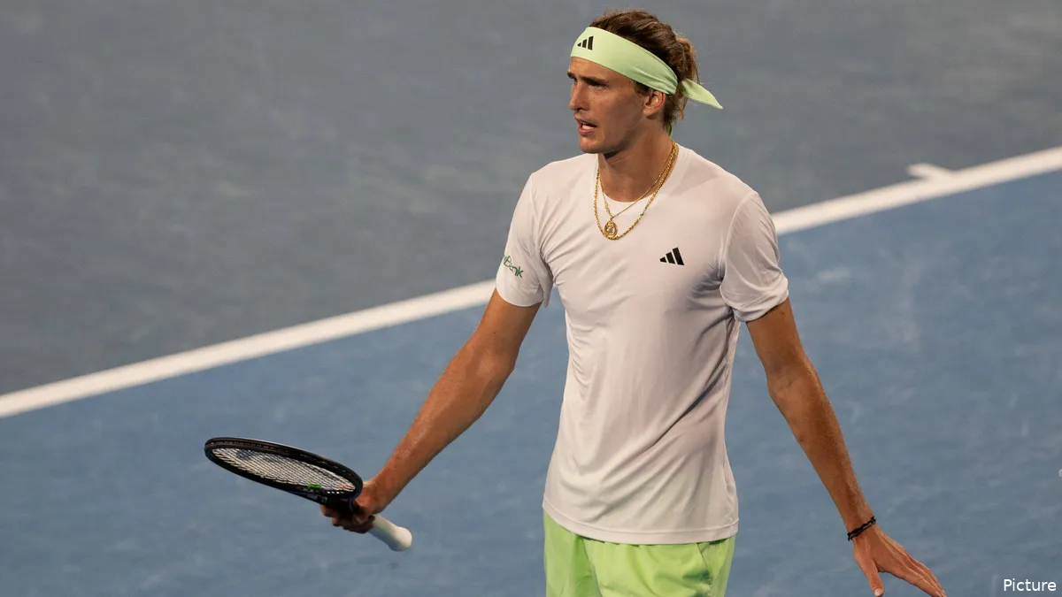 Alexander ZVEREV furioso com o árbitro por não parar o jogo apesar da ...