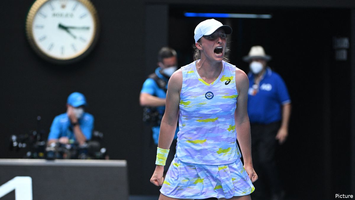 Iga Swiatek destroys Danielle Collins in Doha | Tennisuptodate.com