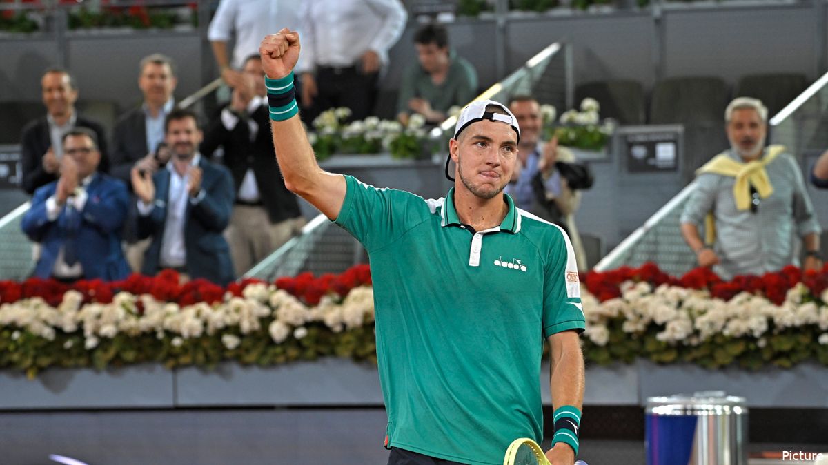 Jan-Lennard Struff besiegt Alexander Davidovich Fokina in Rotterdam ...