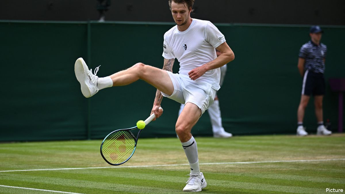 (VIDEO) Alexander Bublik begeistert das Publikum mit einem beeindruckenden Tweener im Doppelpack ...